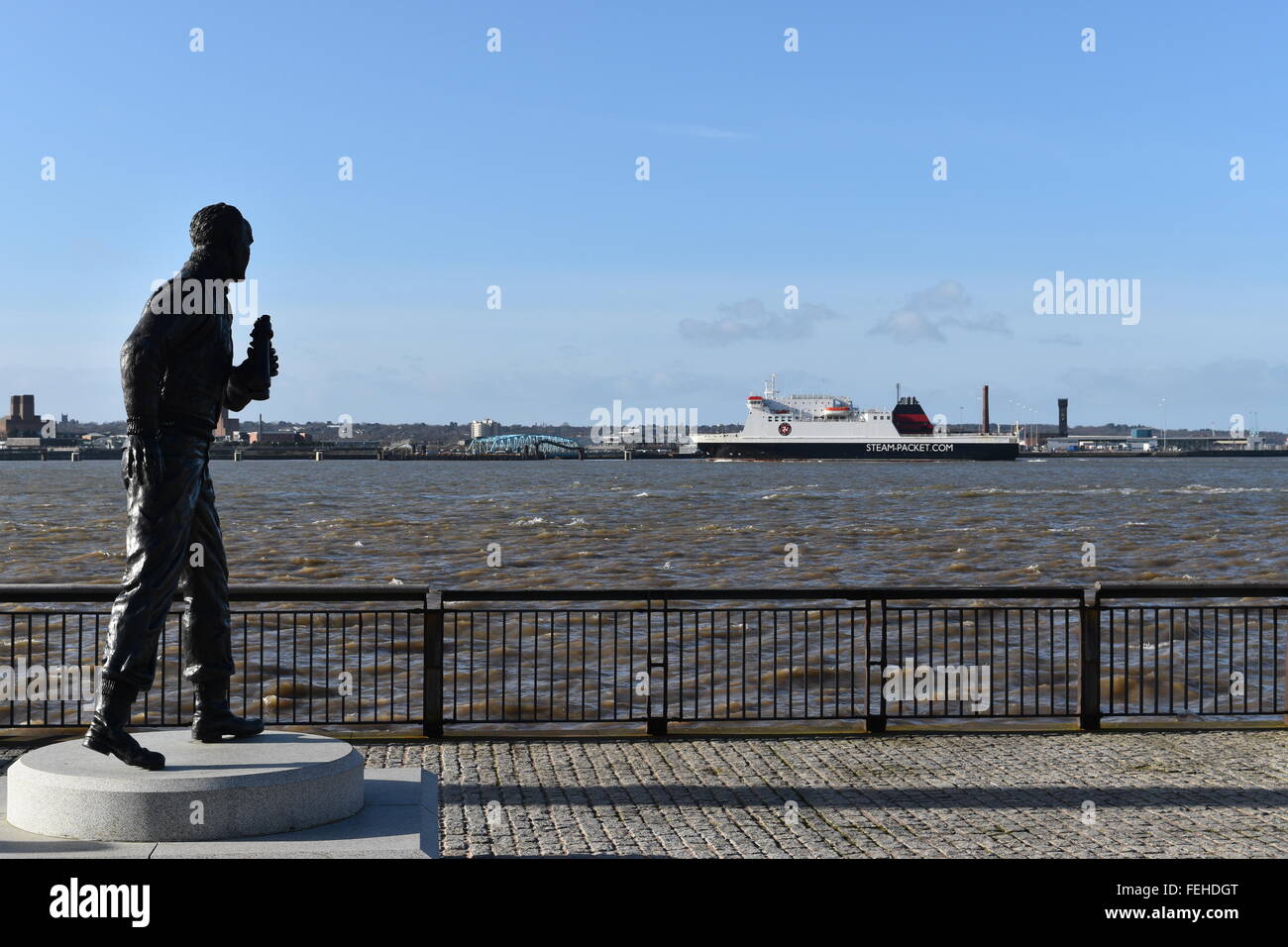 Isle of Man Steam Packet company ferry coming in to dock at Birkenhead ...