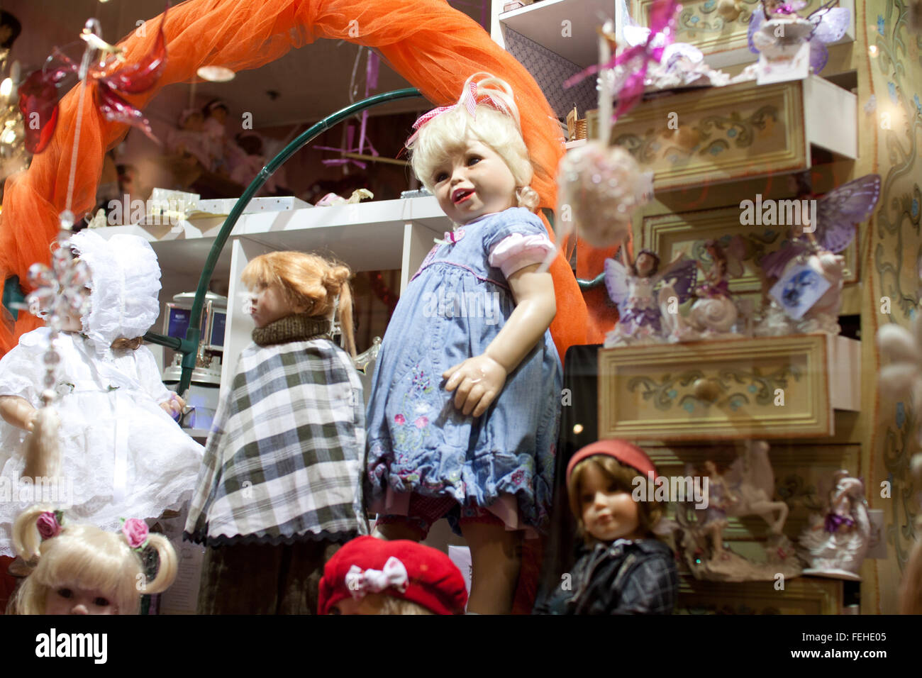 Dolls in shop window display hi-res stock photography and images - Alamy