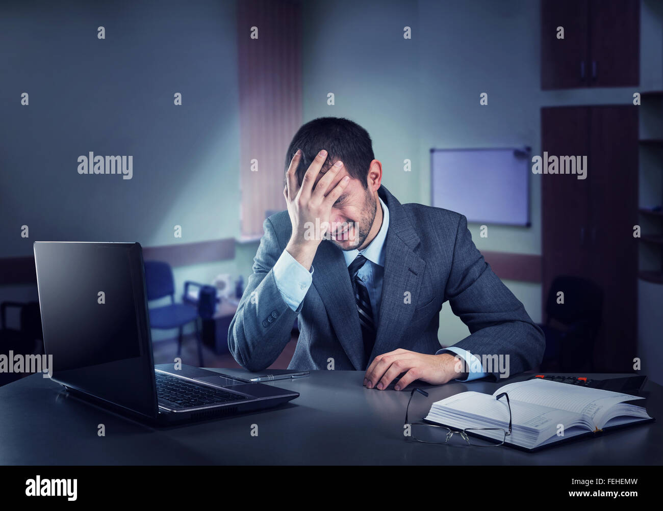 Business man overwhelmed paper hi-res stock photography and images - Alamy