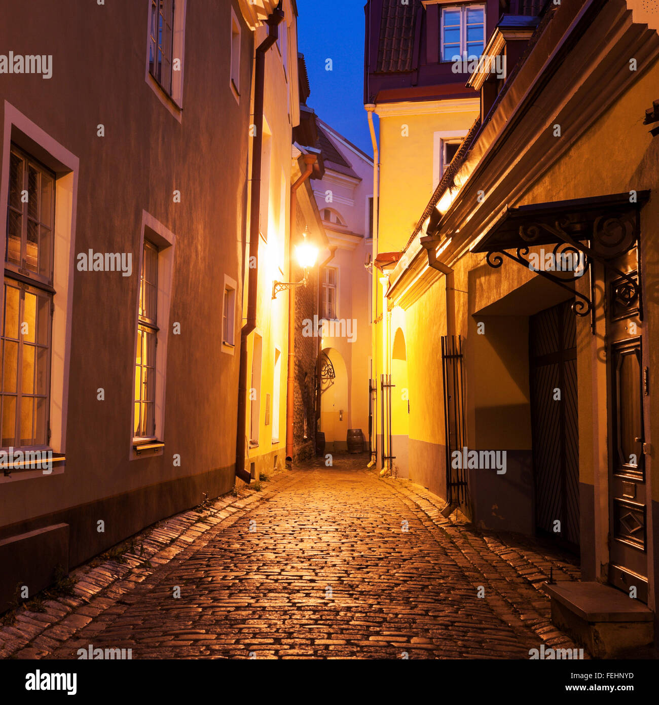 Tallinn old town streets at night Stock Photo - Alamy