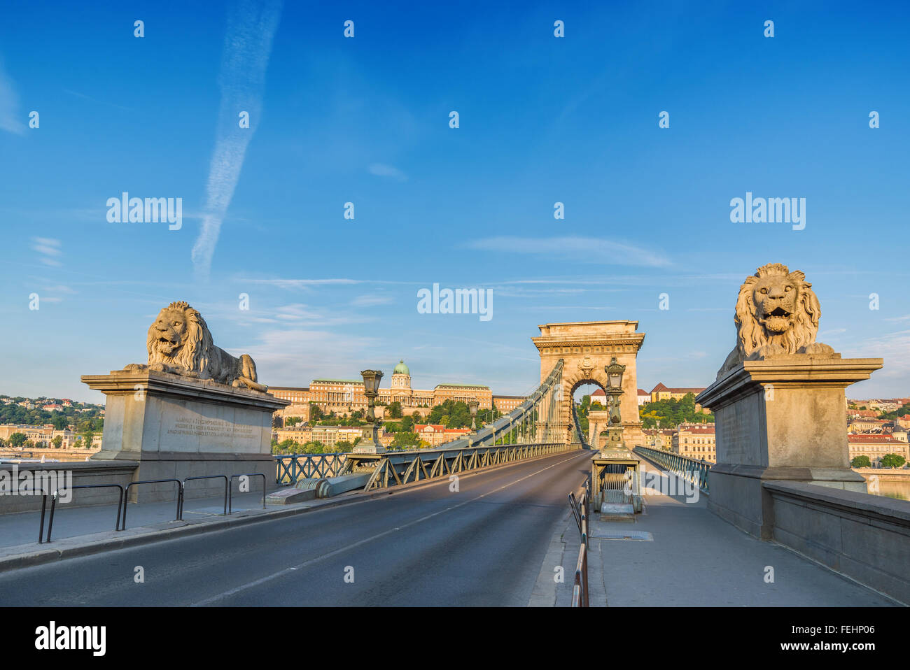 Chain bridge budapest hi-res stock photography and images - Alamy