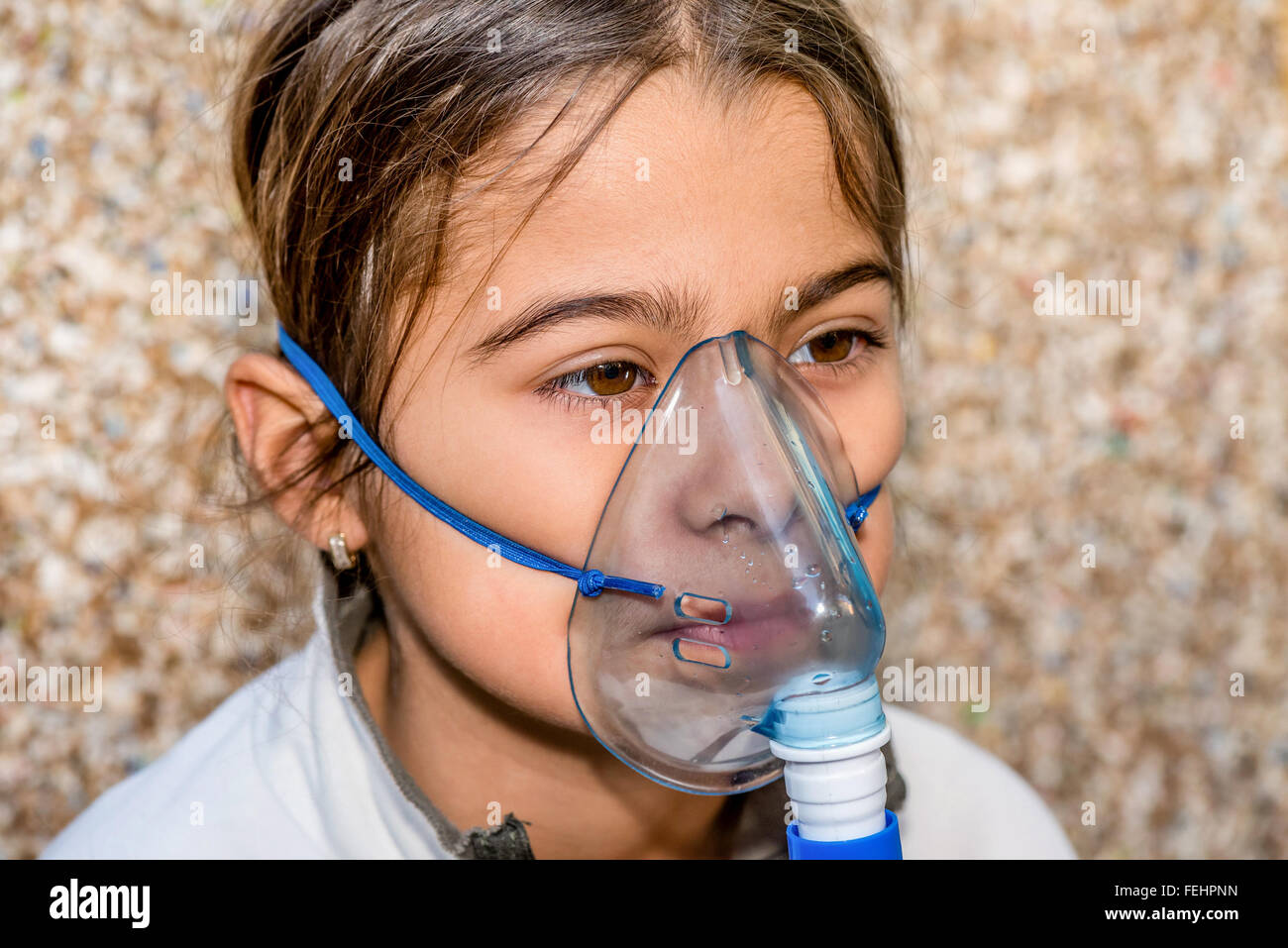 Sick kid hospital oxygen mask hi-res stock photography and images - Alamy