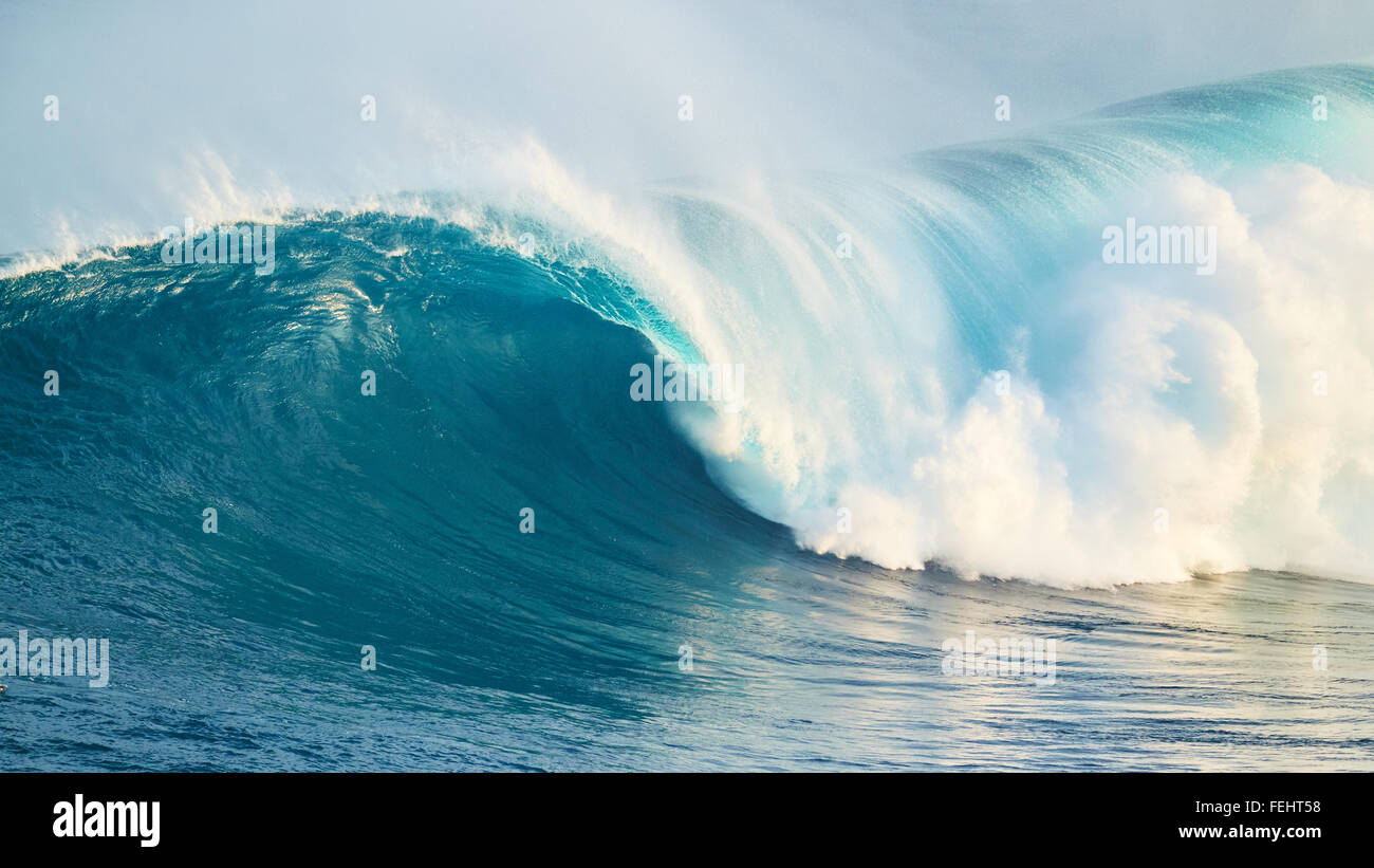 Blue ocean wave hi-res stock photography and images - Alamy