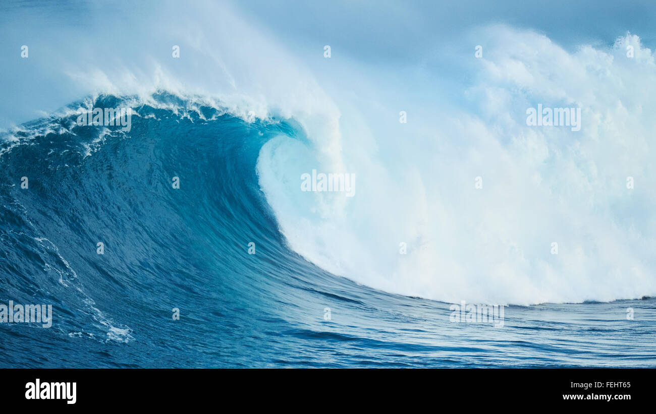 Ocean wave hi-res stock photography and images - Alamy