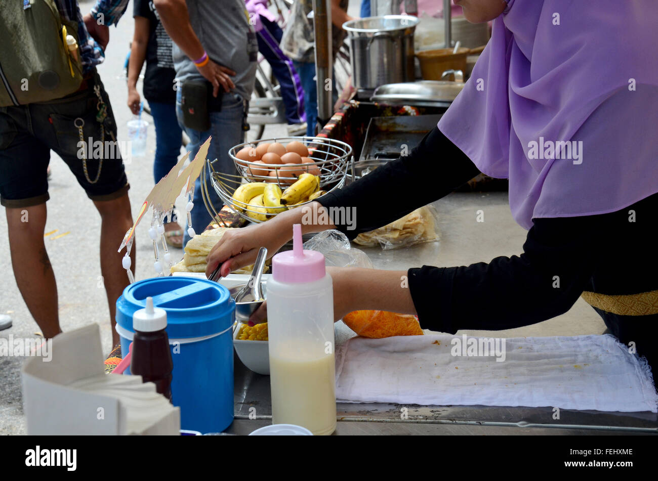 Thai People cooking Roti Mataba for sale traveller at walking street ...