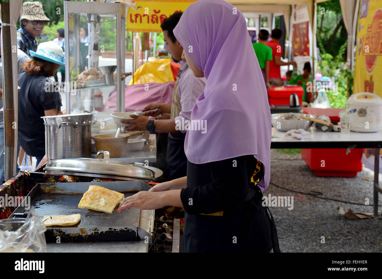 Thai People cooking Roti Mataba for sale traveller at walking street ...