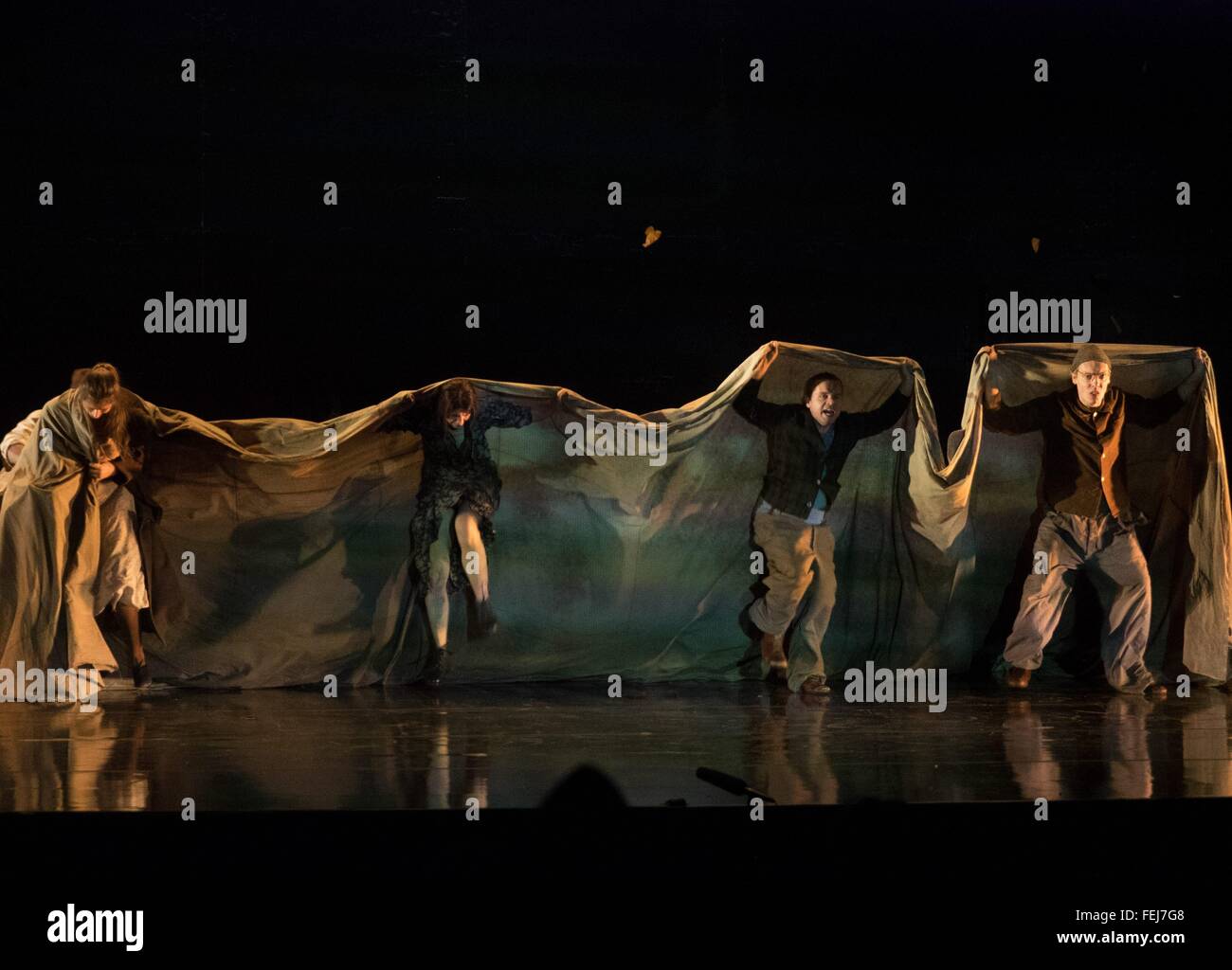 Maria Shulga as Rose (l-r), Marina Galic (Mother Joad), Kristof van ...