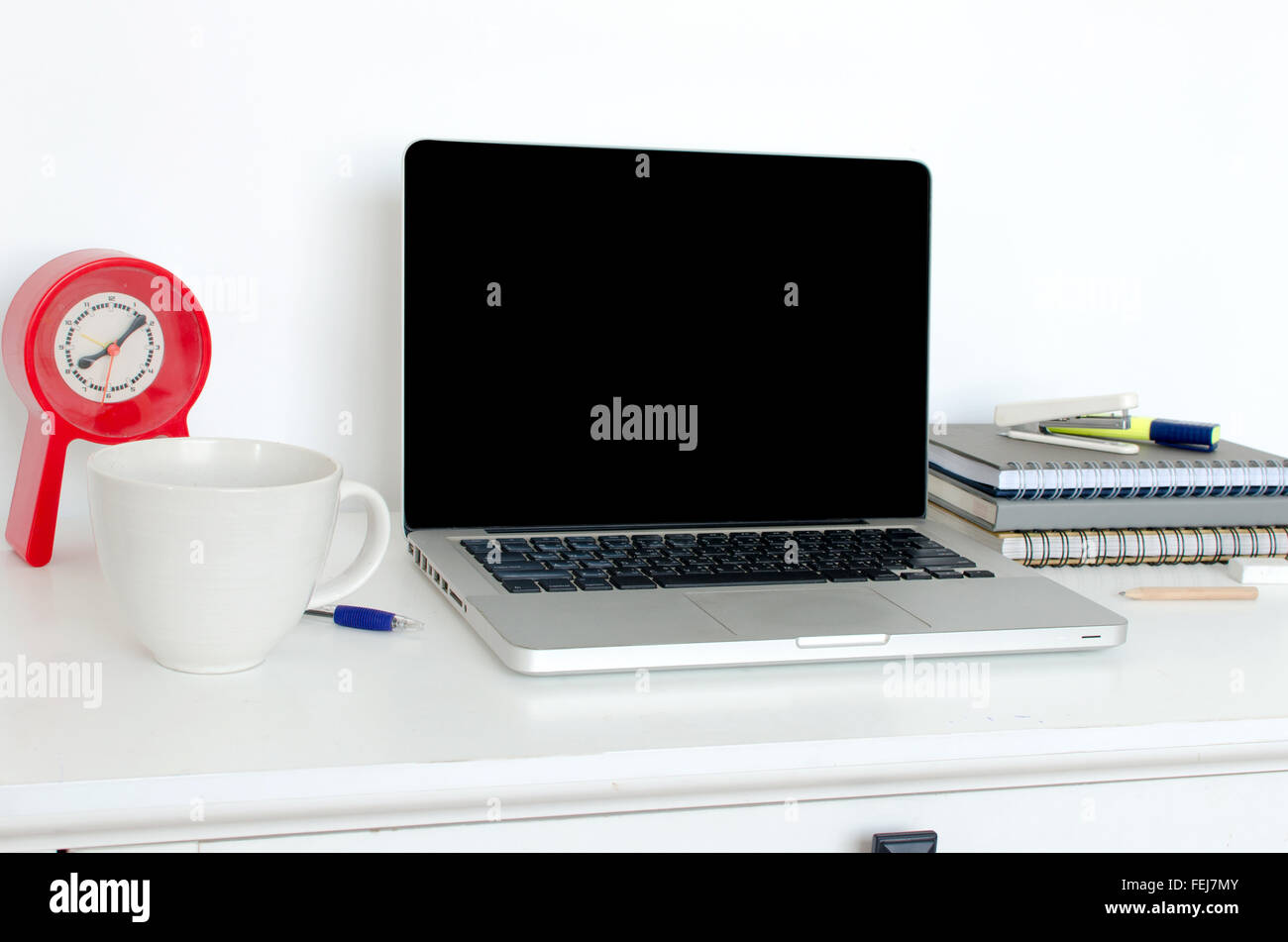 computer laptop and coffee de Stock Photo - Alamy