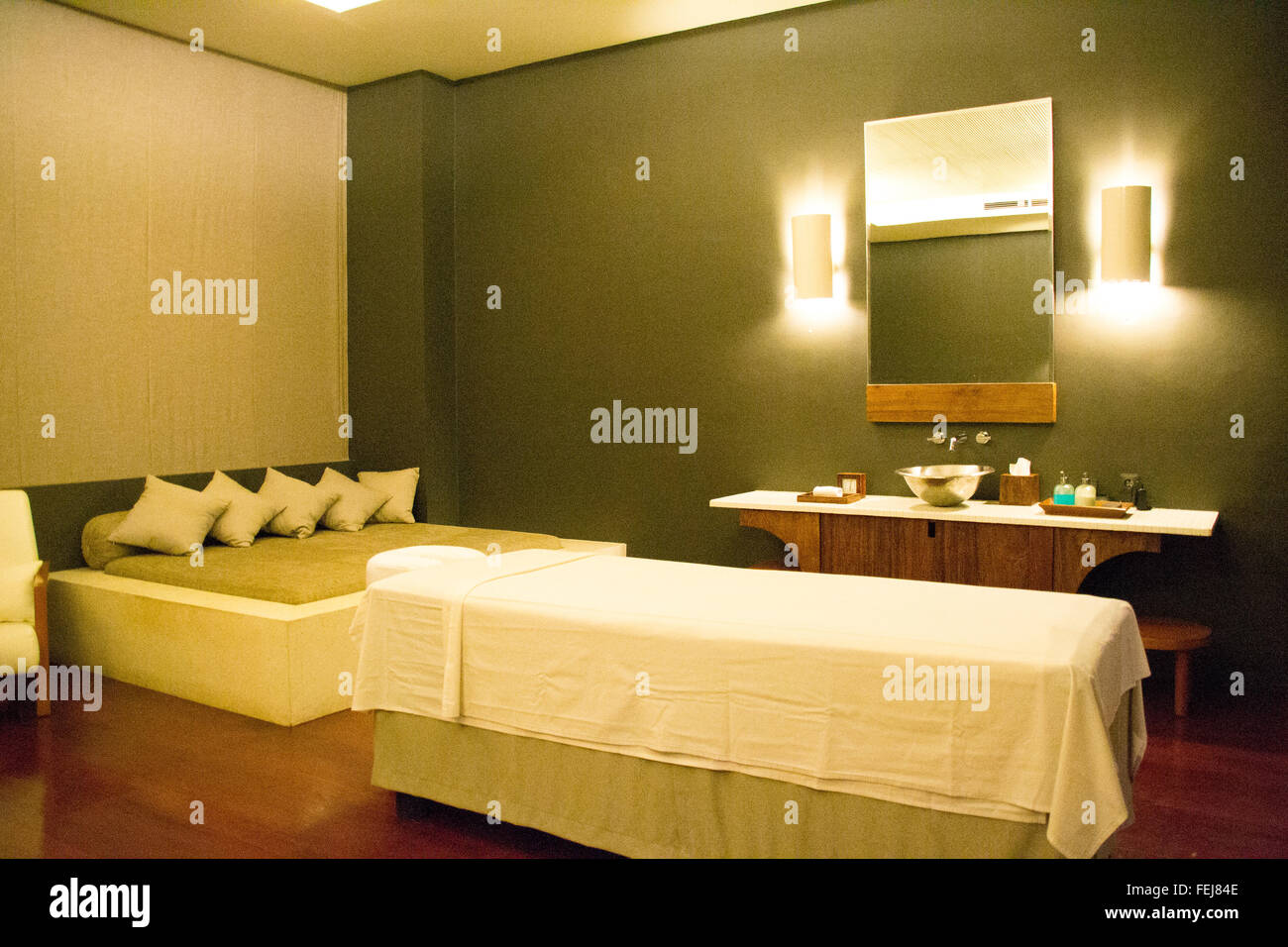 massage bed in spa room Stock Photo - Alamy