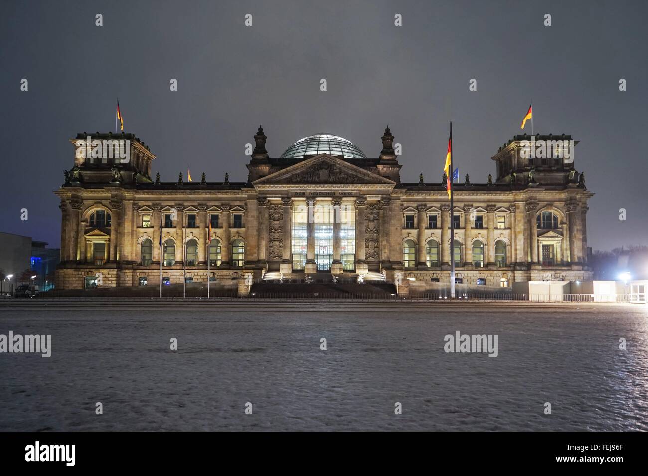 Germany: Front view of the German parliament (Bundestag) in Berlin ...
