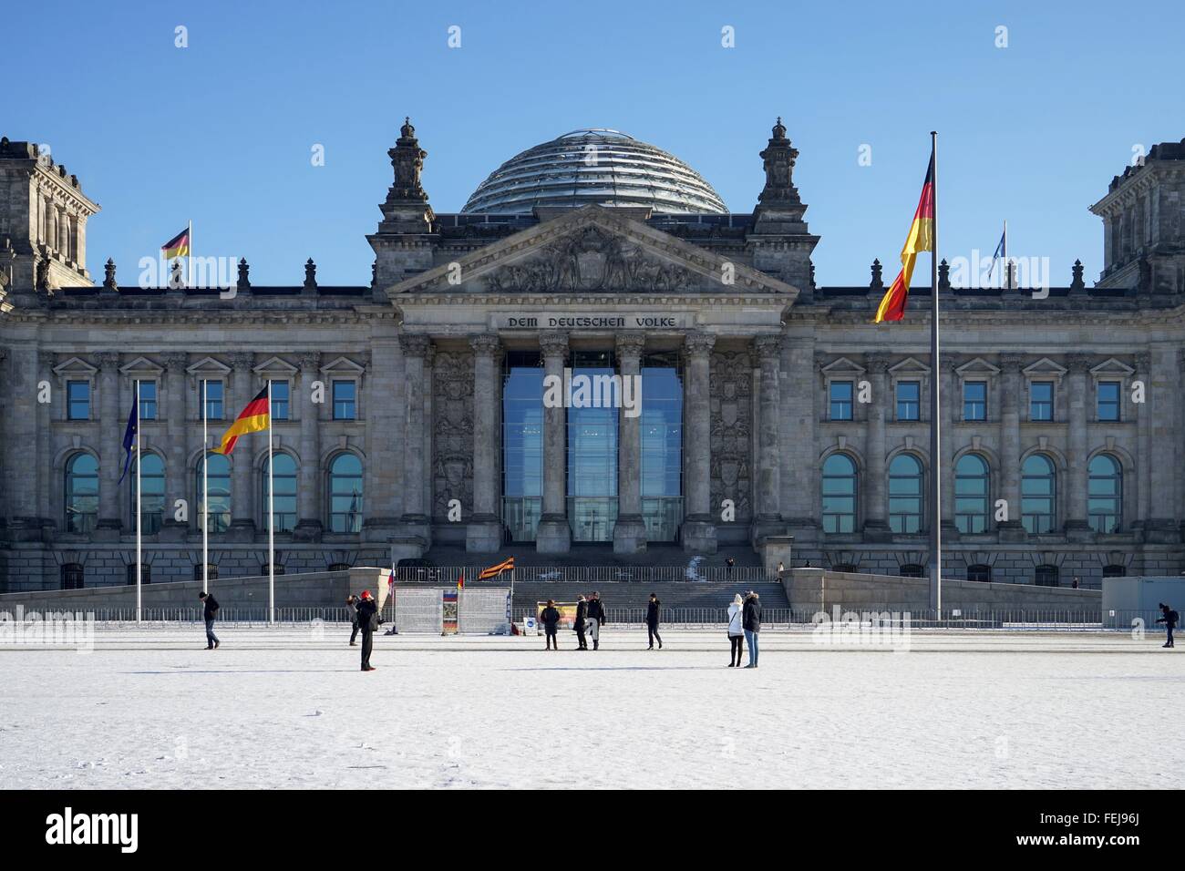 Germany: Front view of the German parliament (Bundestag) in Berlin ...