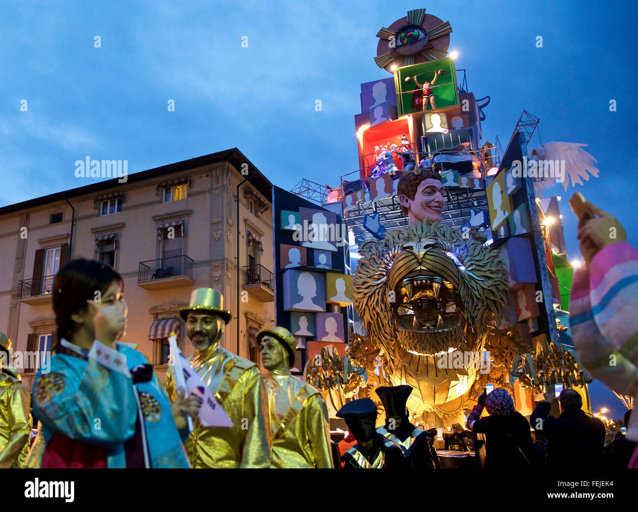 Viareggio. 7th Feb, 2016. A giant paper-mache float representing ...