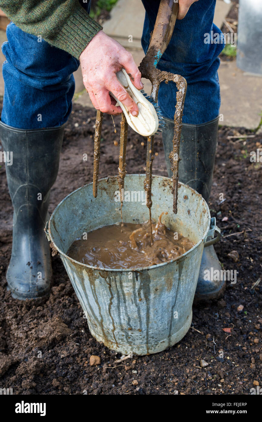 Dirty Bucket Water High Resolution Stock Photography and Images - Alamy