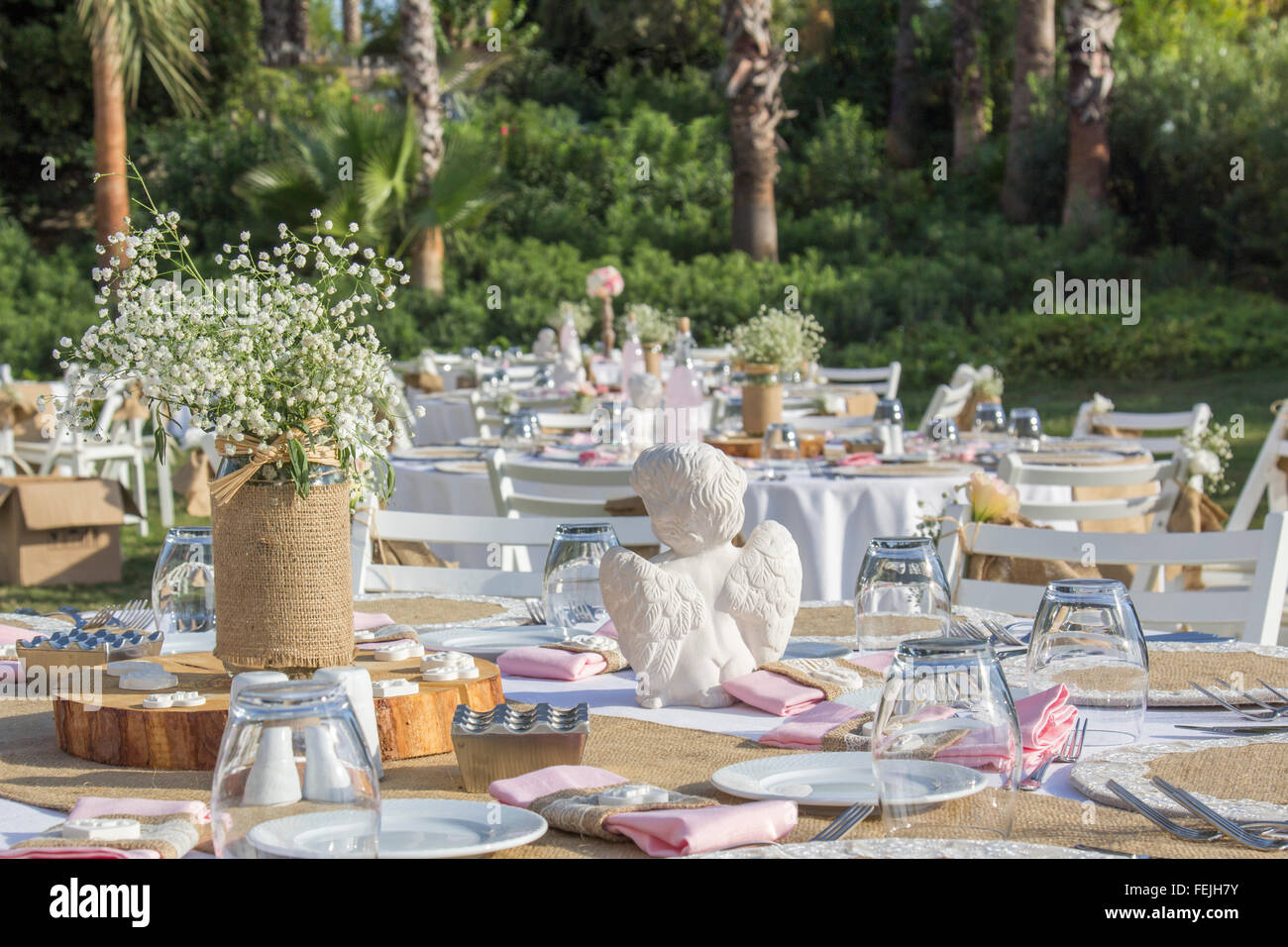 Summer wedding table setting hi-res stock photography and images - Alamy