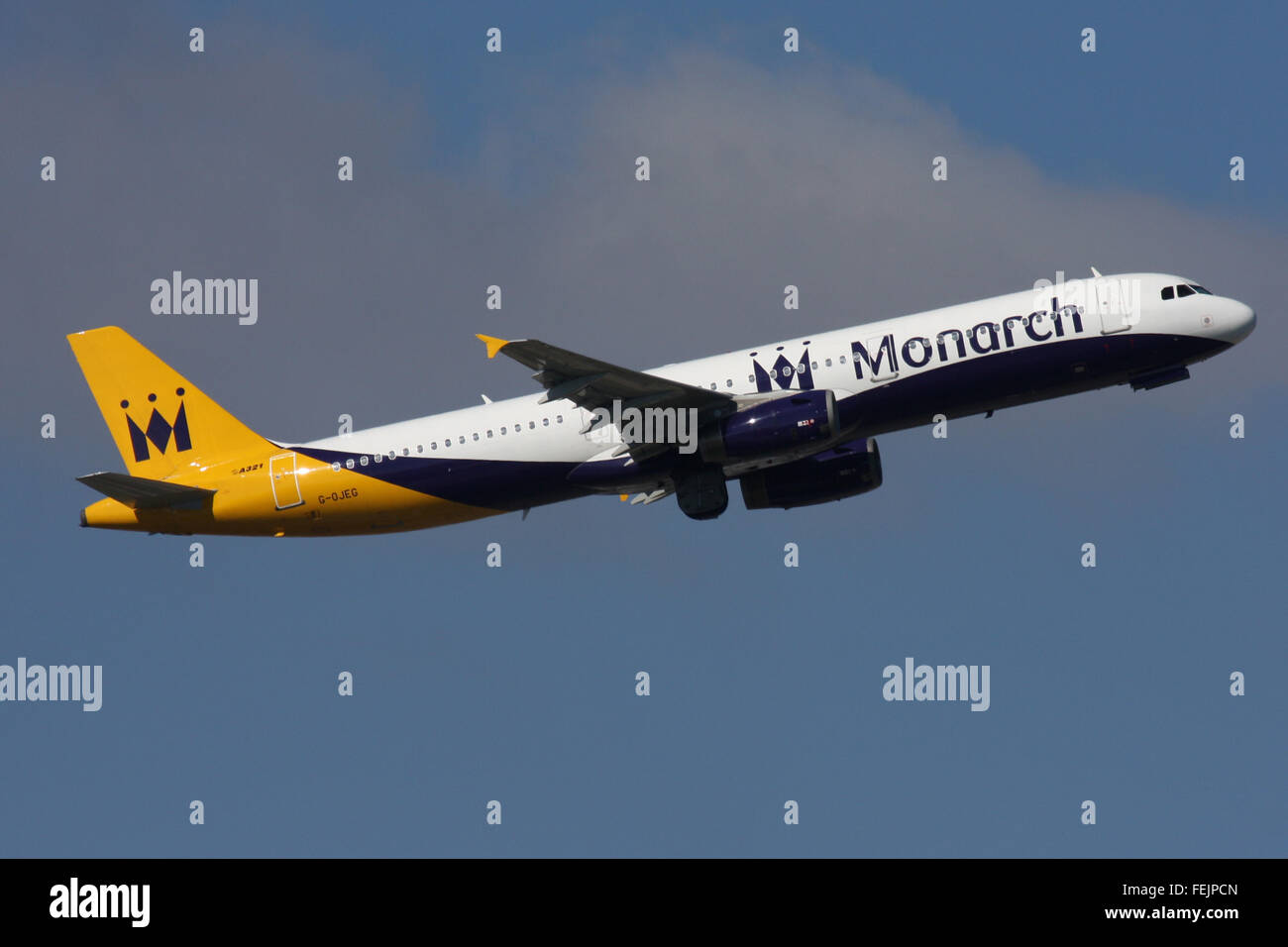 Monarch airways aircraft hi-res stock photography and images - Alamy