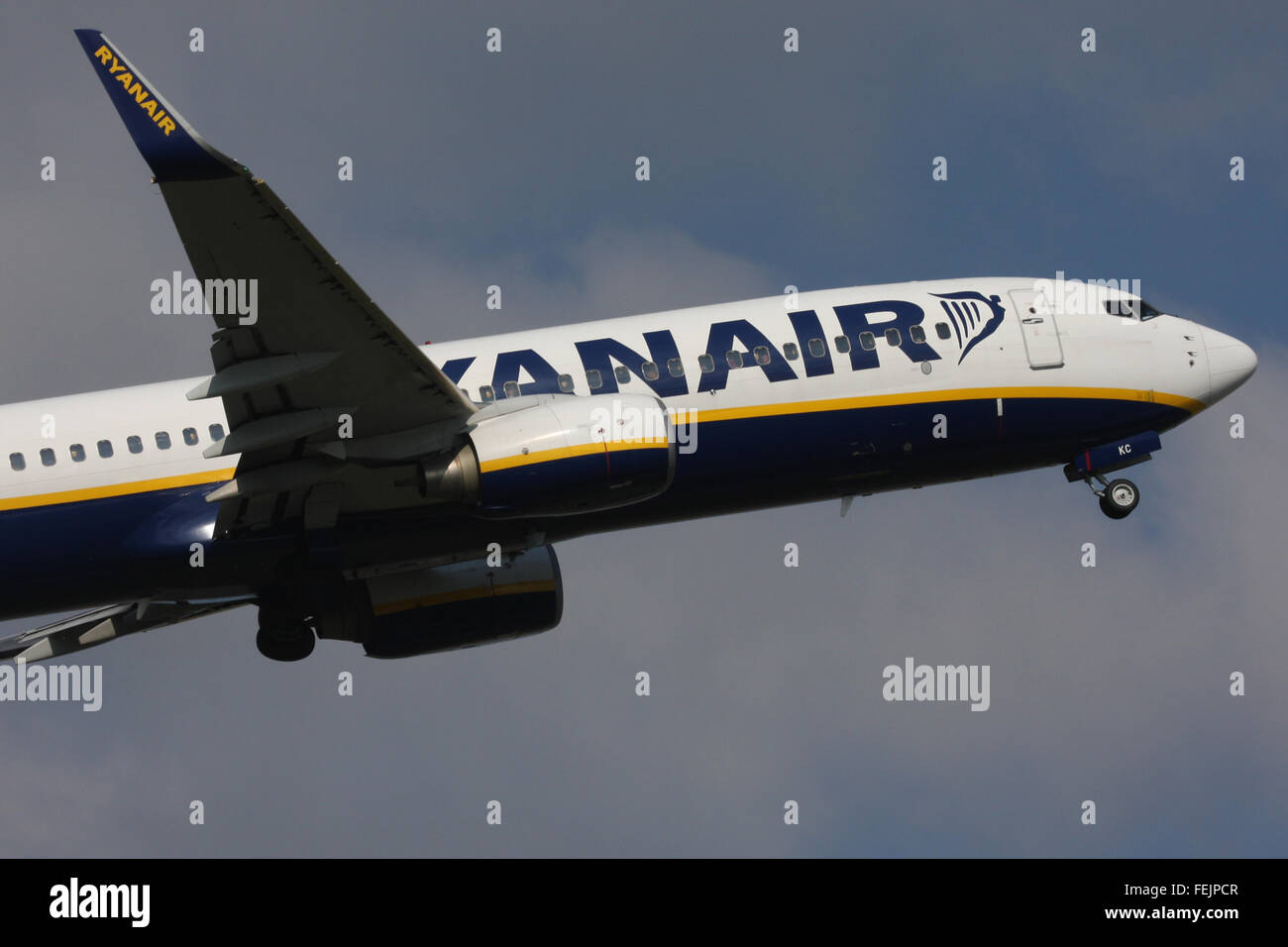 Ryanair airways hi-res stock photography and images - Alamy