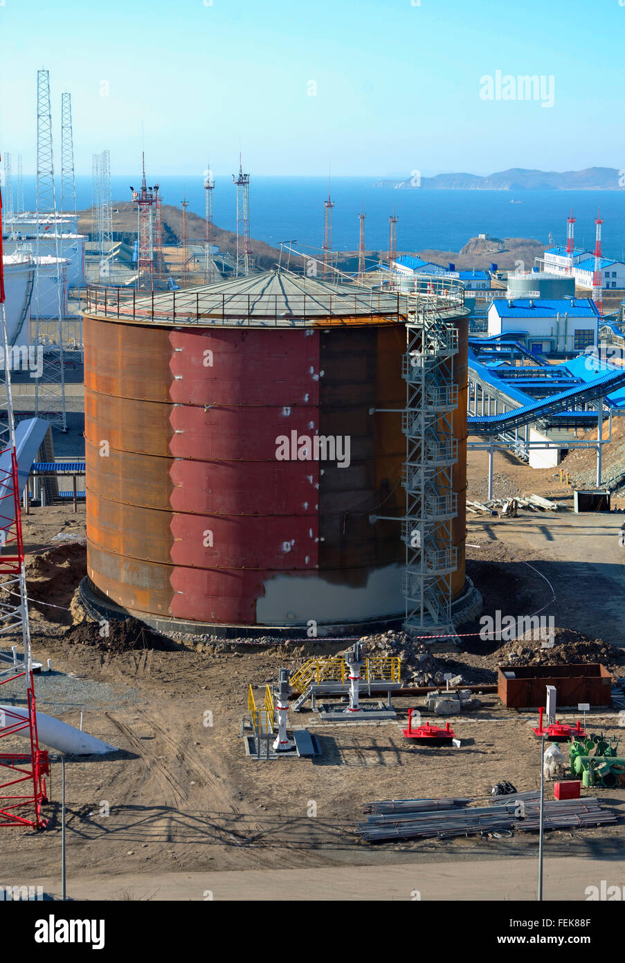 Oil storage tank hi-res stock photography and images - Alamy