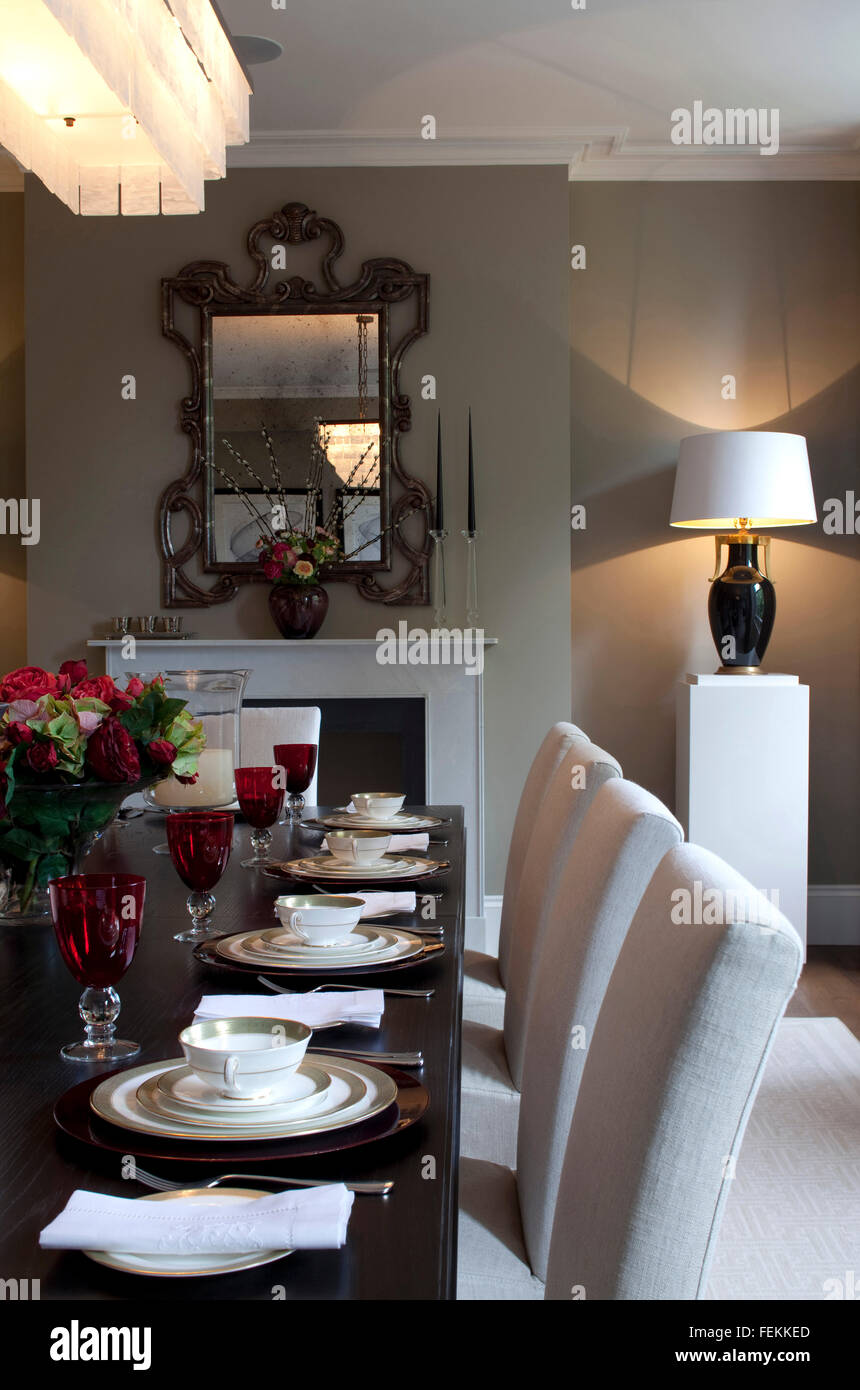 London dining room set table hi-res stock photography and images - Alamy