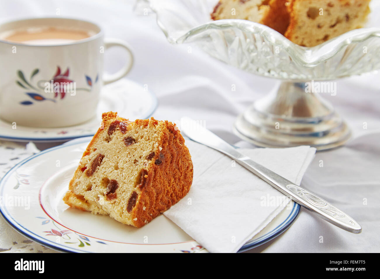Traditional tea and cake in the UK Stock Photo - Alamy