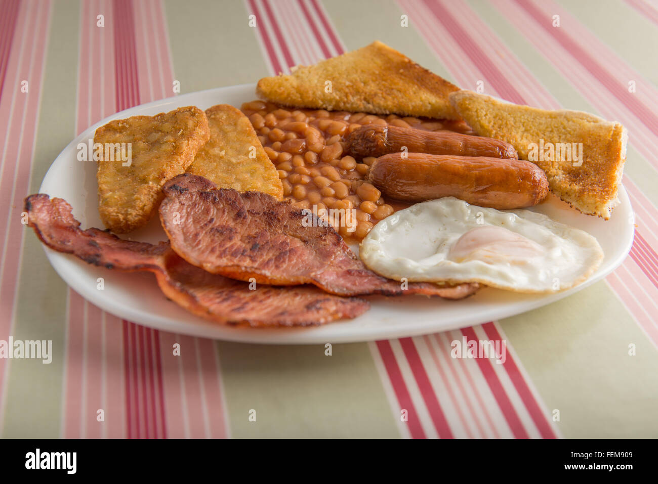 Full english breakfast hash brown hi-res stock photography and images ...