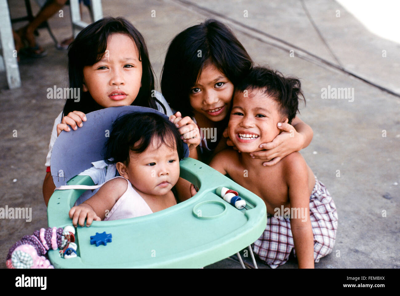 Street children manila poverty hi-res stock photography and images - Alamy
