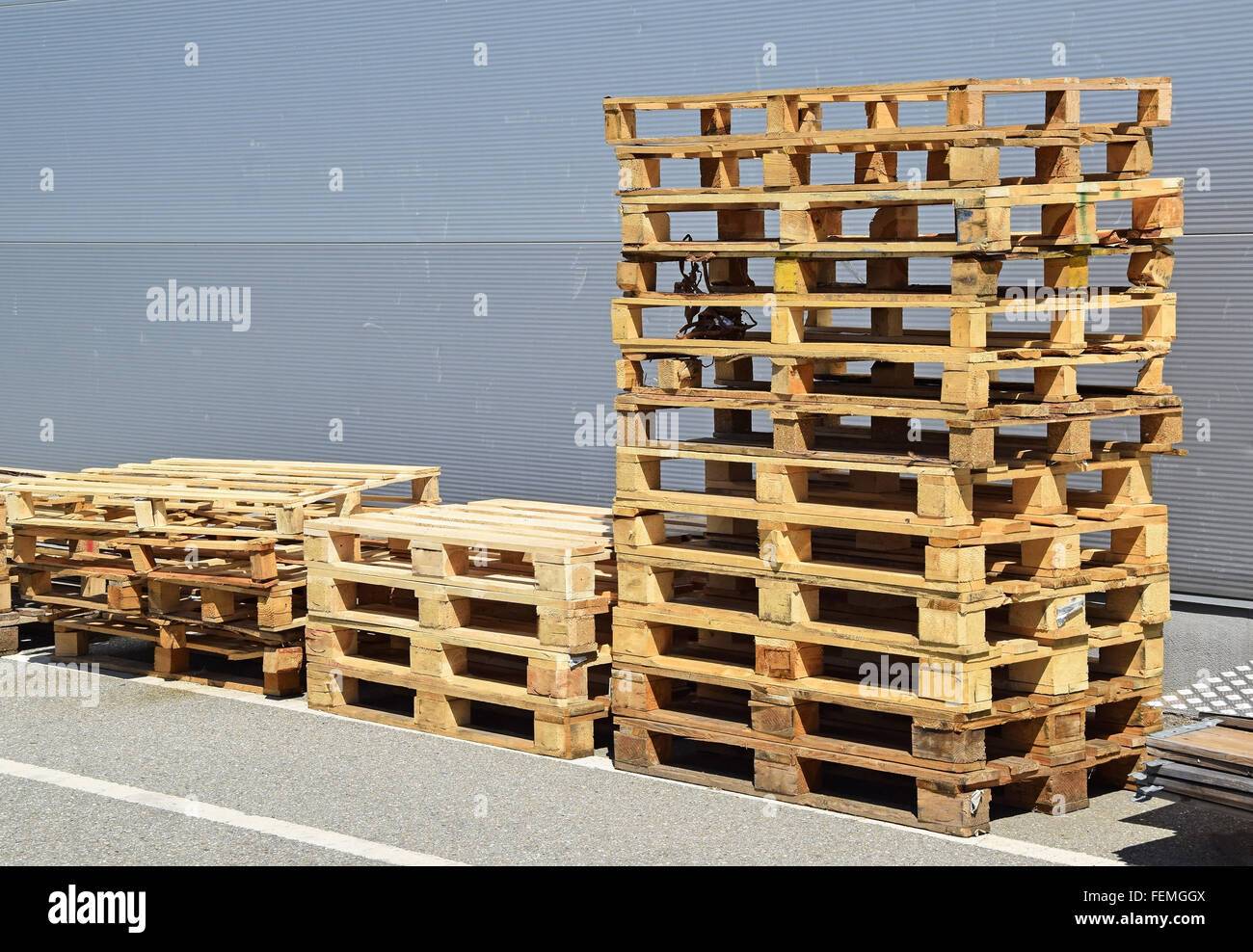 Pallets in a row Stock Photo - Alamy