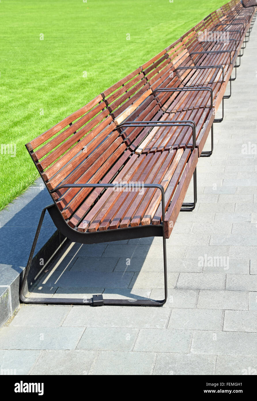 Bench side angle view hi-res stock photography and images - Alamy