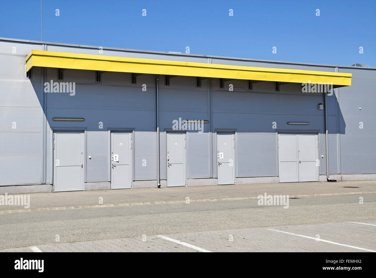 Warehouse building hi-res stock photography and images - Alamy