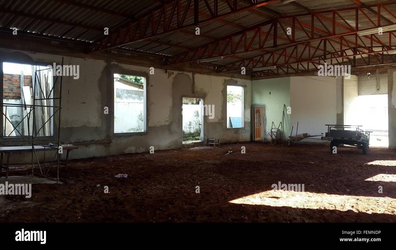 Abandoned warehouse hi-res stock photography and images - Alamy