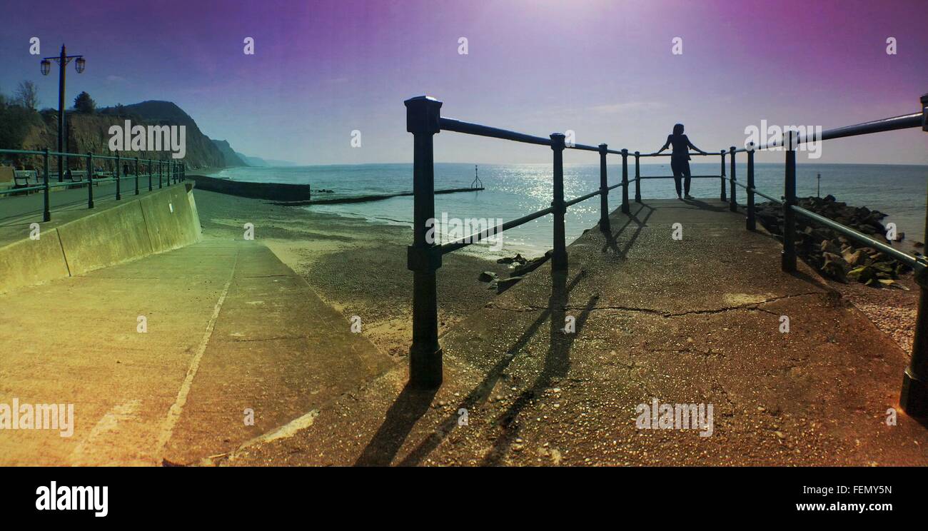 Leaning over railings hi-res stock photography and images - Alamy