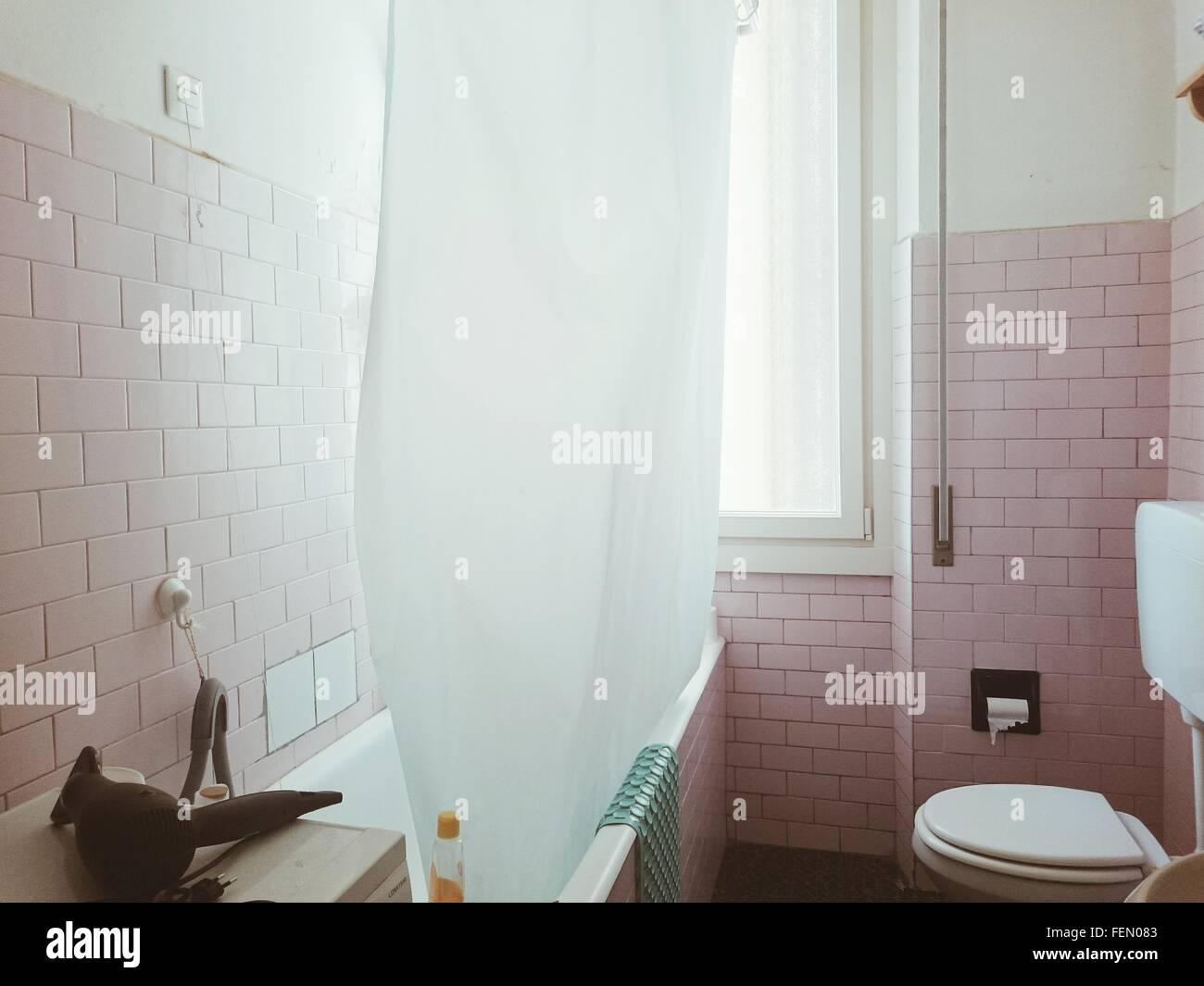 Pink and white washing hi-res stock photography and images - Alamy