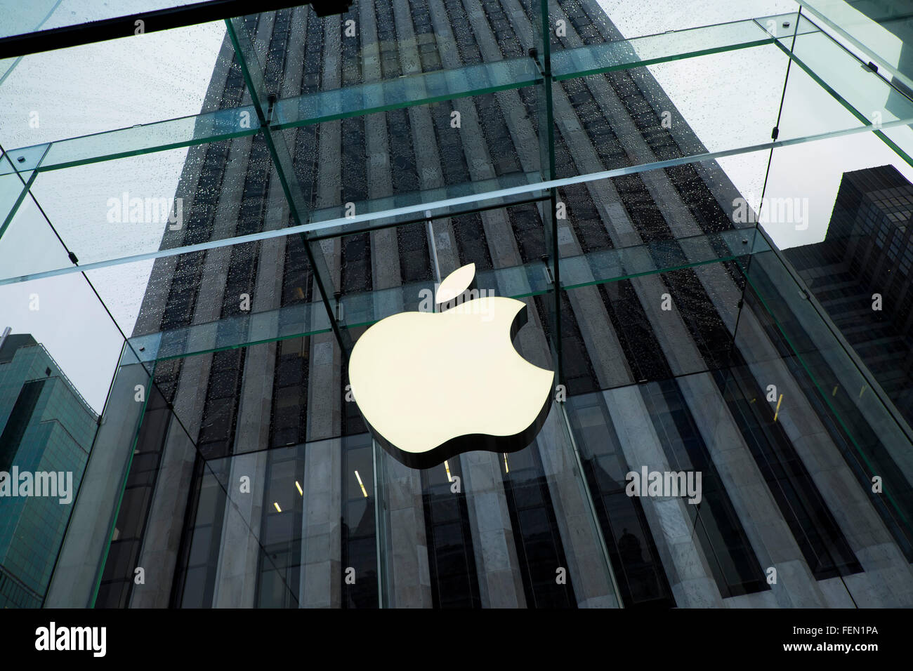 Apple logo hi-res stock photography and images - Alamy