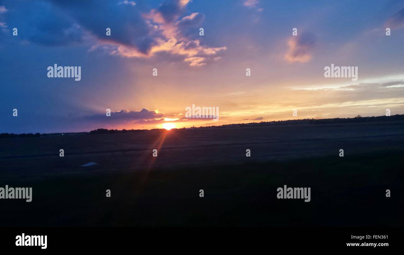 Field sunset silhouette hi-res stock photography and images - Alamy