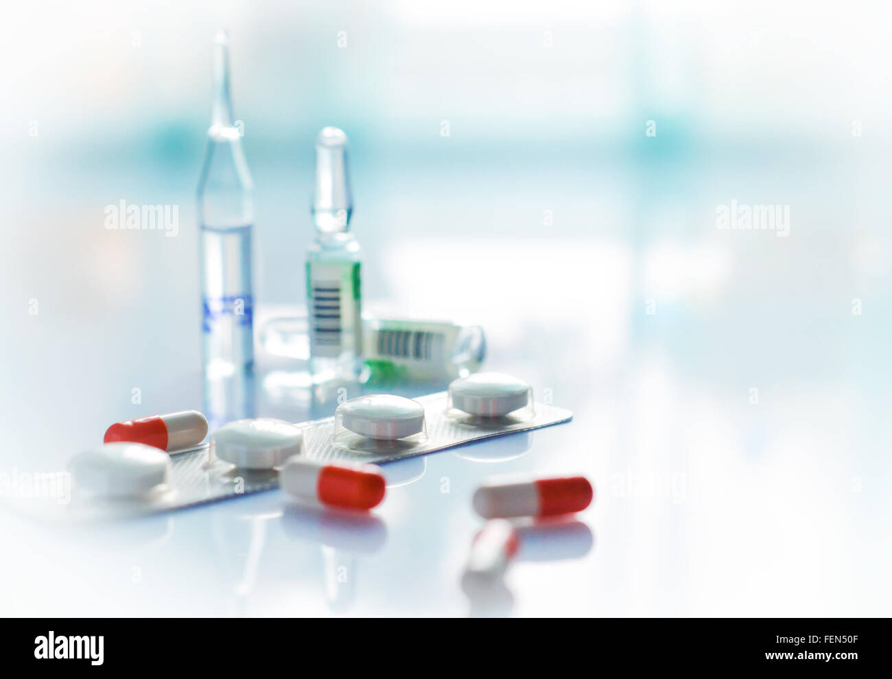 Glass vials and tablets Stock Photo - Alamy