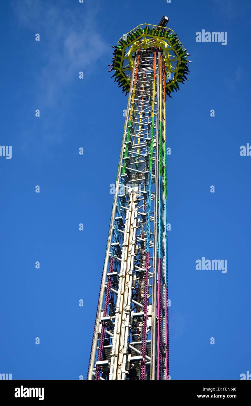 Drop tower hi-res stock photography and images - Alamy