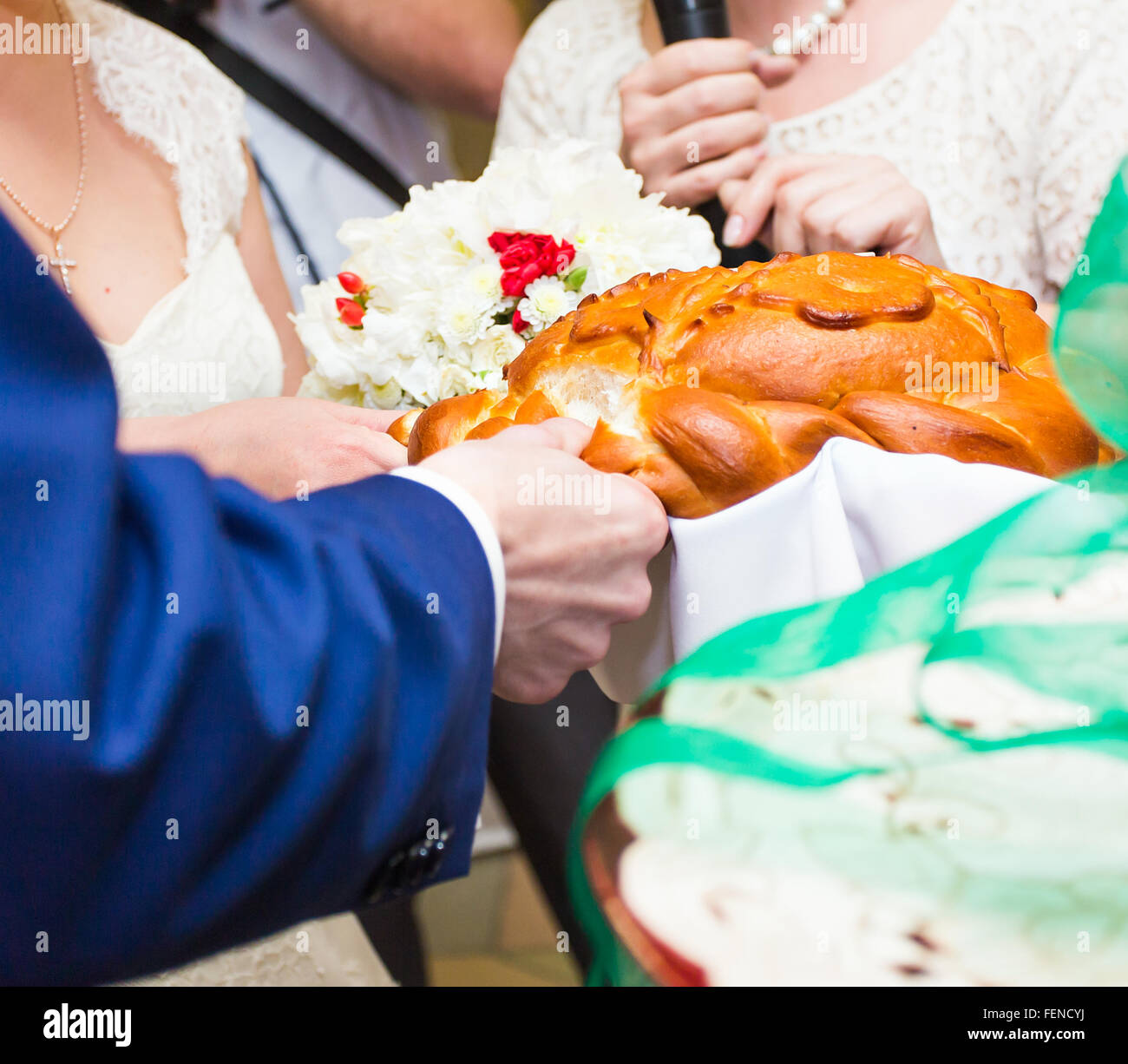 Traditional tasty wedding bread loaf at the wedding Stock Photo - Alamy