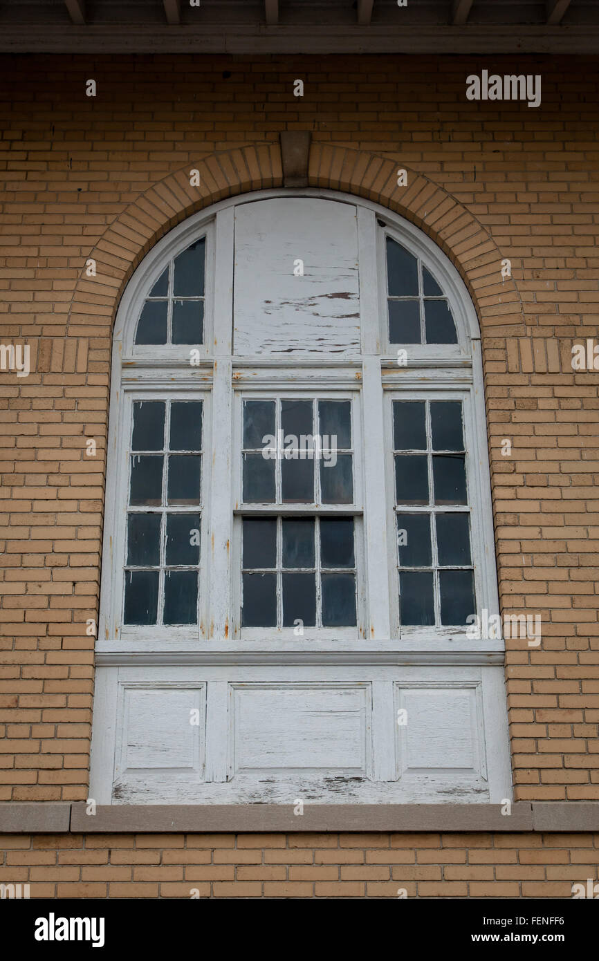 Old architecture windows hi-res stock photography and images - Alamy