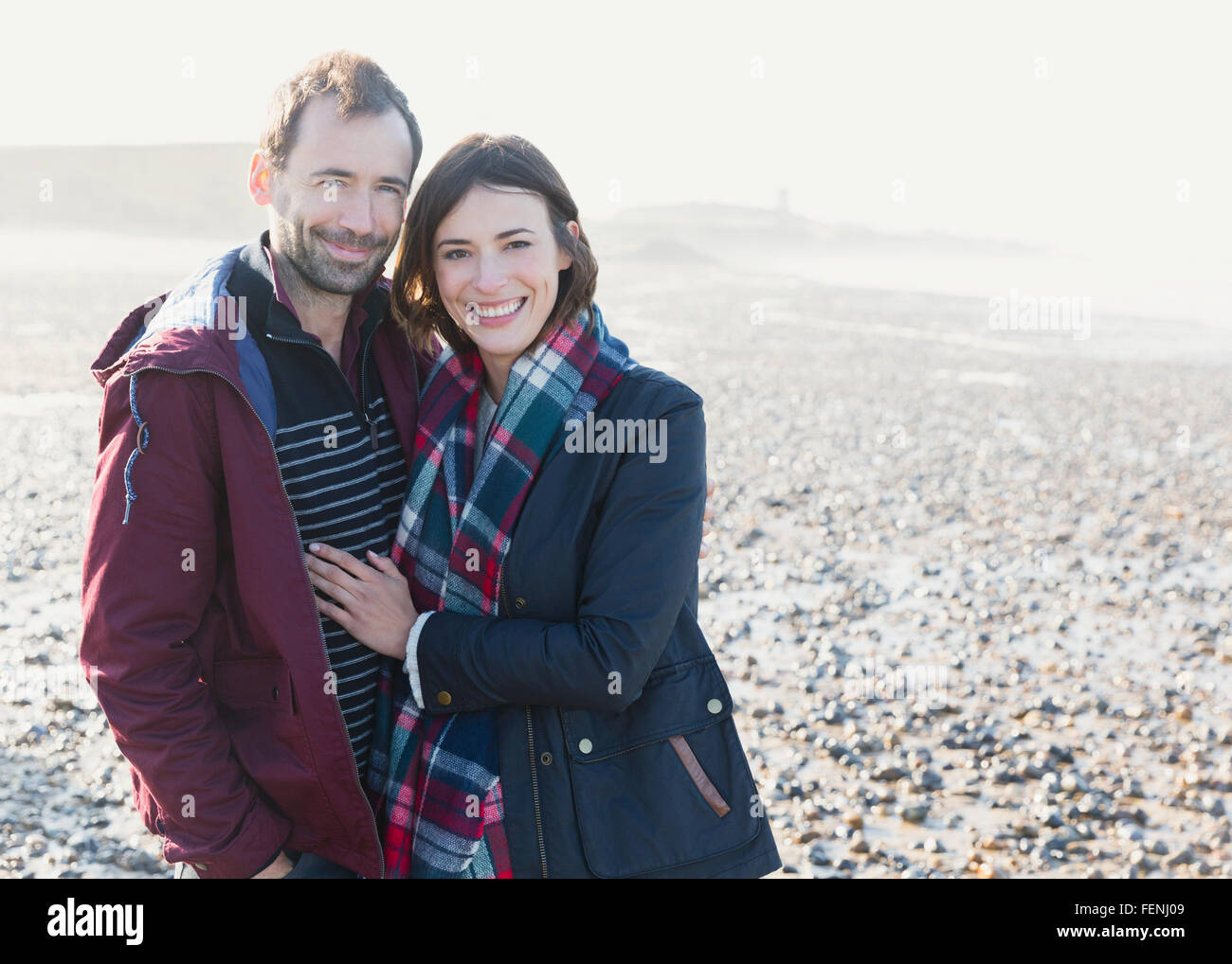 Couple hugging beach hi-res stock photography and images - Alamy