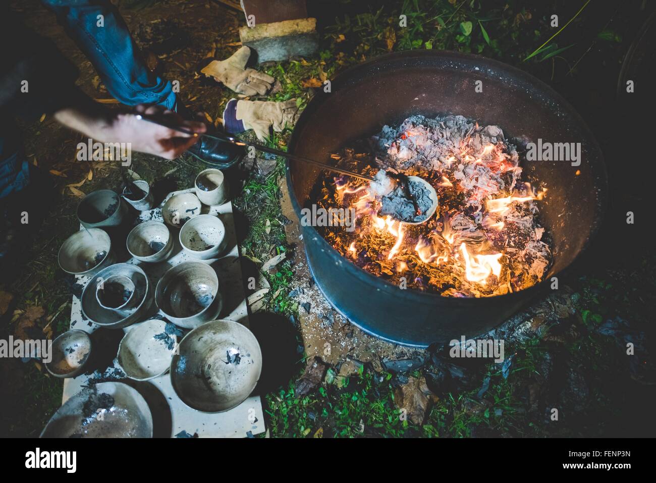 Firing clay pots hi-res stock photography and images - Alamy