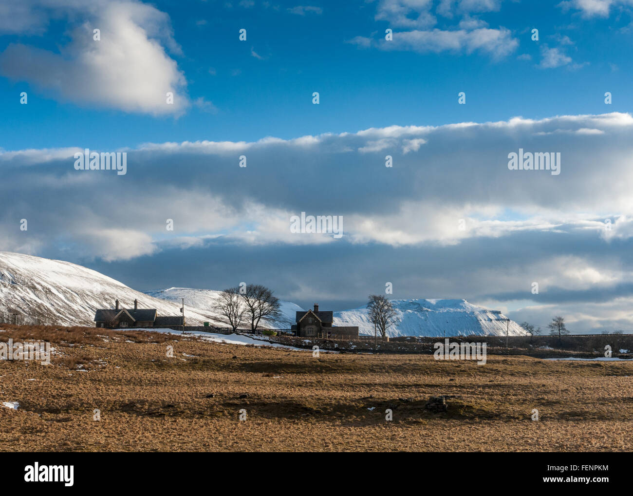 Ribblehead station yorkshire railway hi-res stock photography and ...