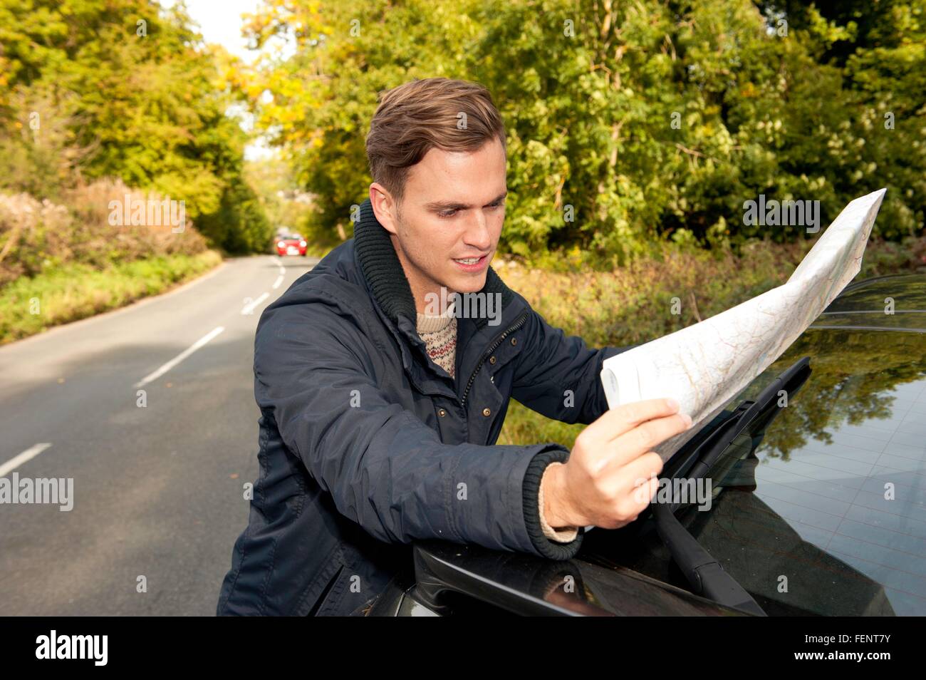 Person reading map hi-res stock photography and images - Alamy