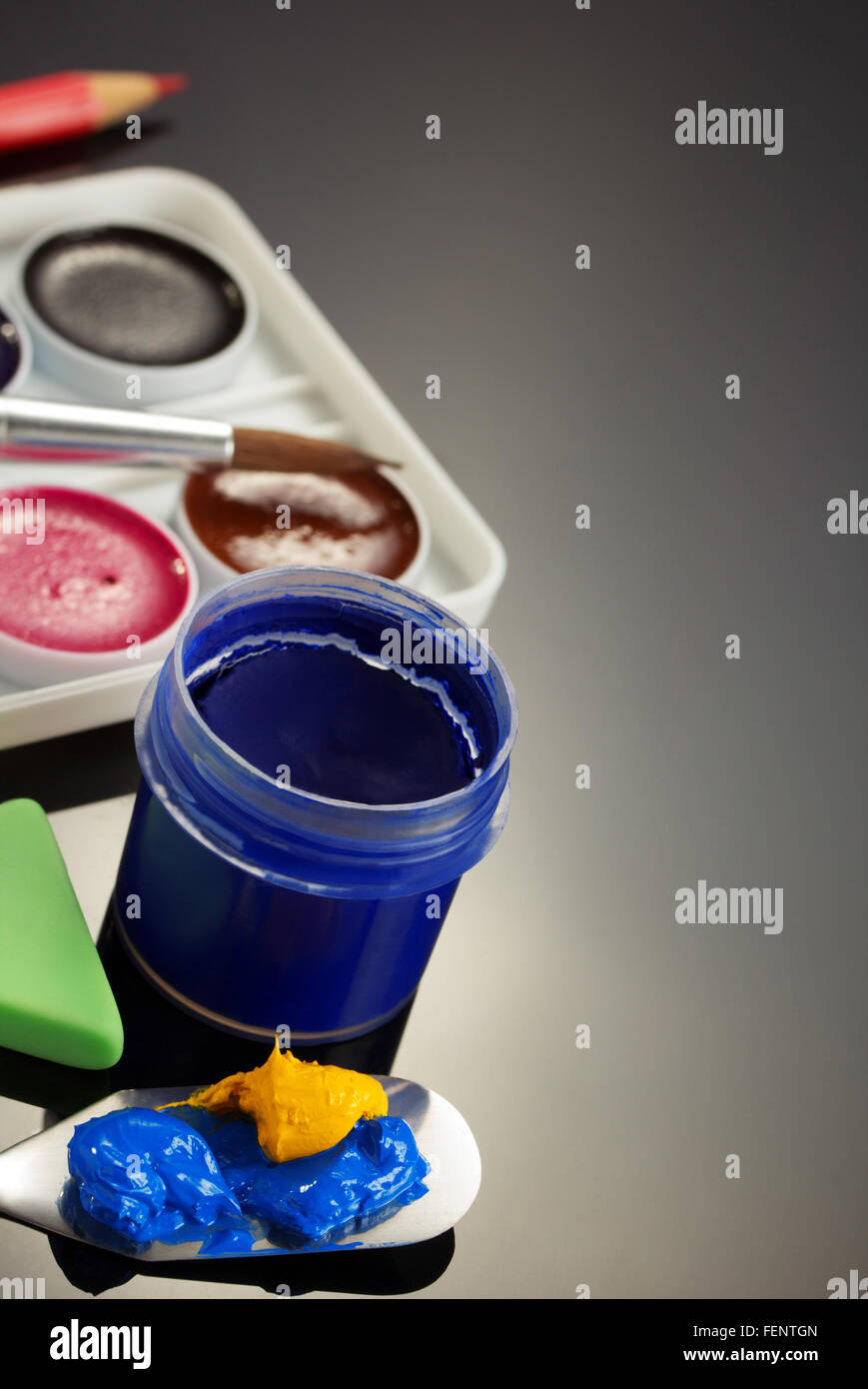 Black glossy paint spot hi-res stock photography and images - Alamy