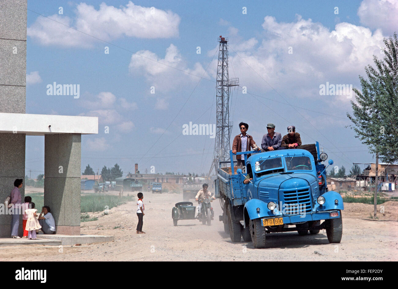 Oil workers in Daqing Oil Fields, Heilongjiang Province, China Stock ...