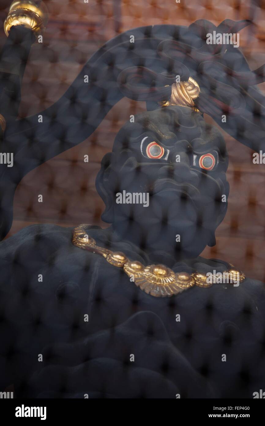 Golden demon hi-res stock photography and images - Alamy