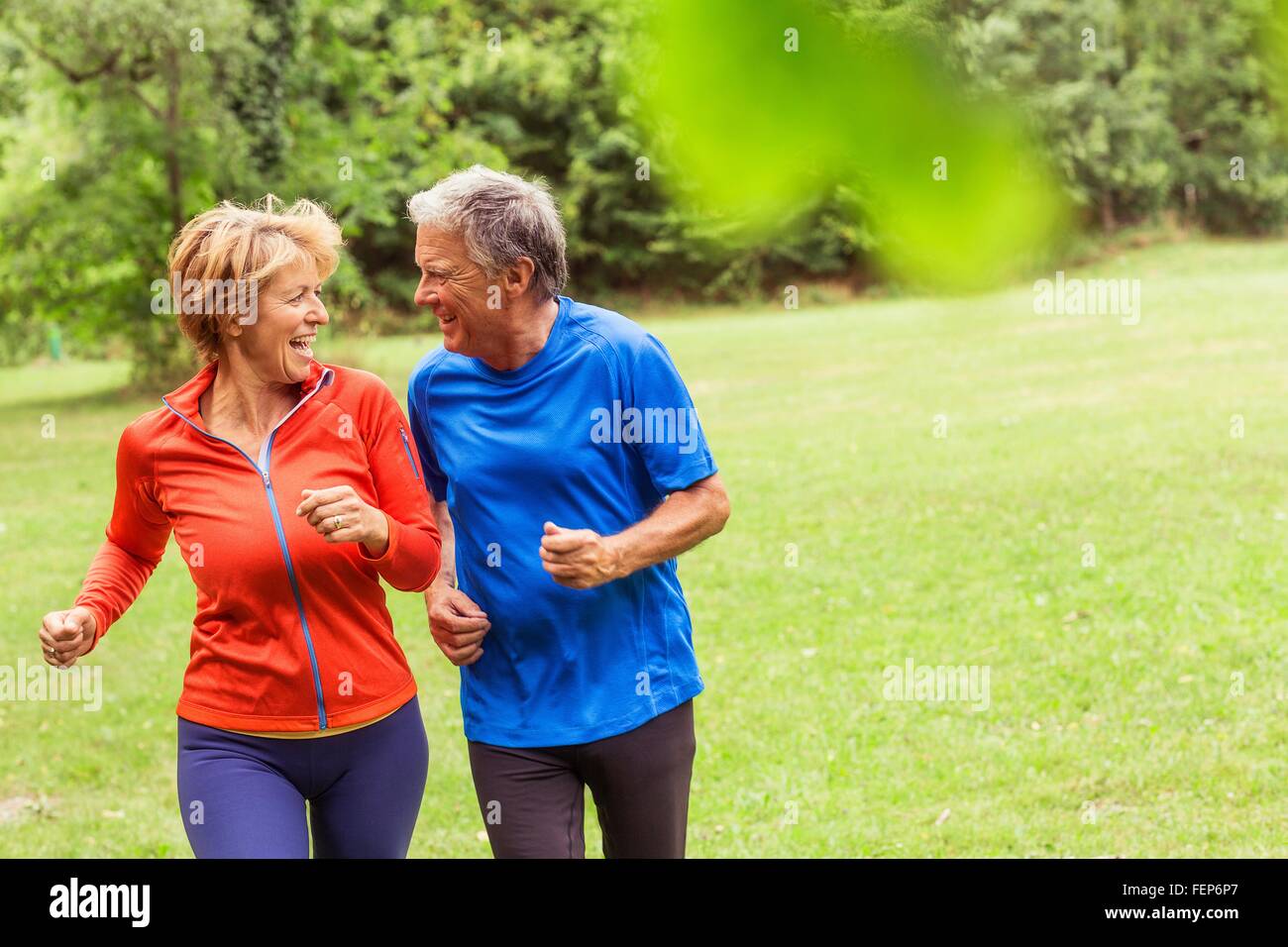 Group laughing seniors hi-res stock photography and images - Alamy