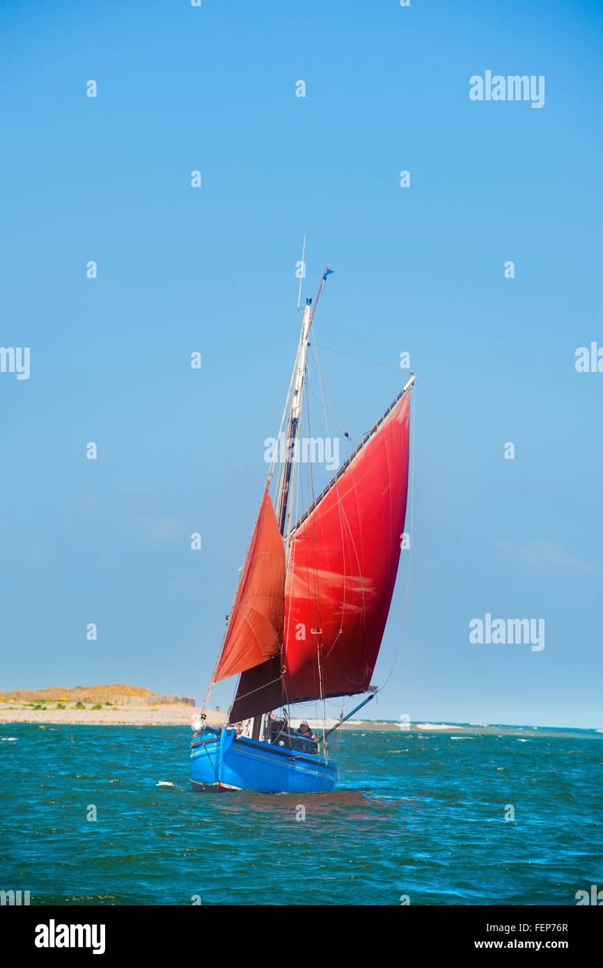 Boat On Water High Resolution Stock Photography and Images - Alamy