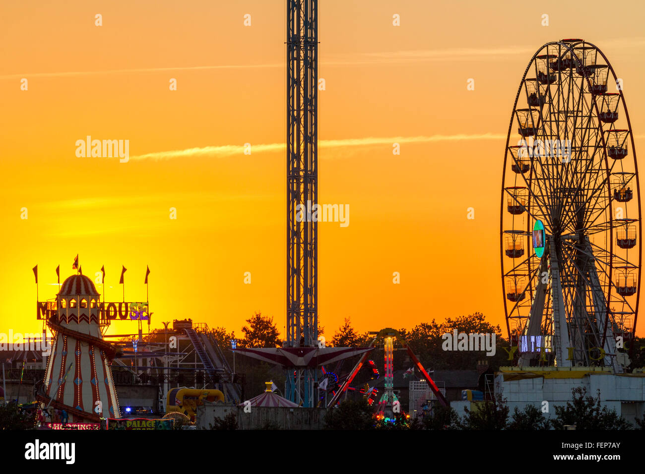 Fairground silhouette hi-res stock photography and images - Alamy