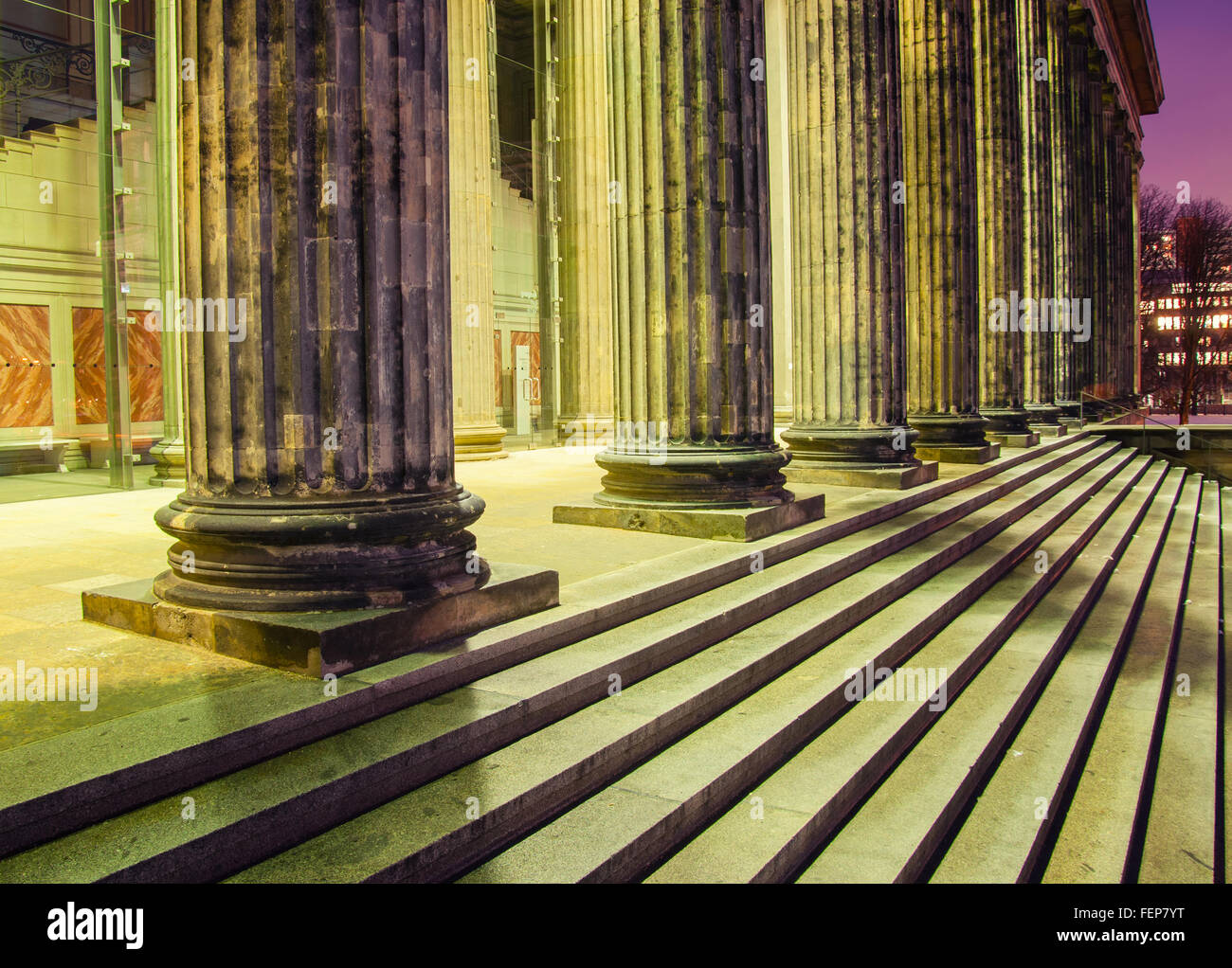 Monuments and historic buildings hi-res stock photography and images ...
