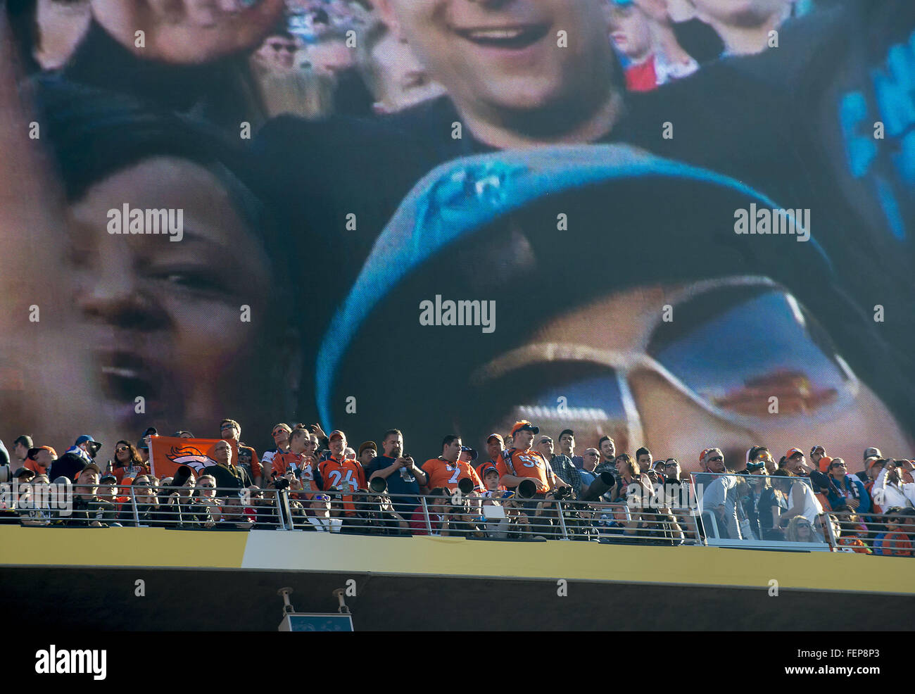 Feb. 7, 2016 - Sacramento, California, USA - Fans cheer in front of a ...