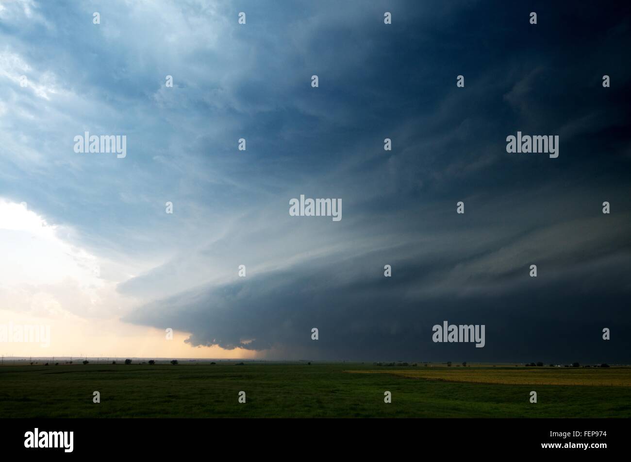 Supercell tornado hi-res stock photography and images - Alamy